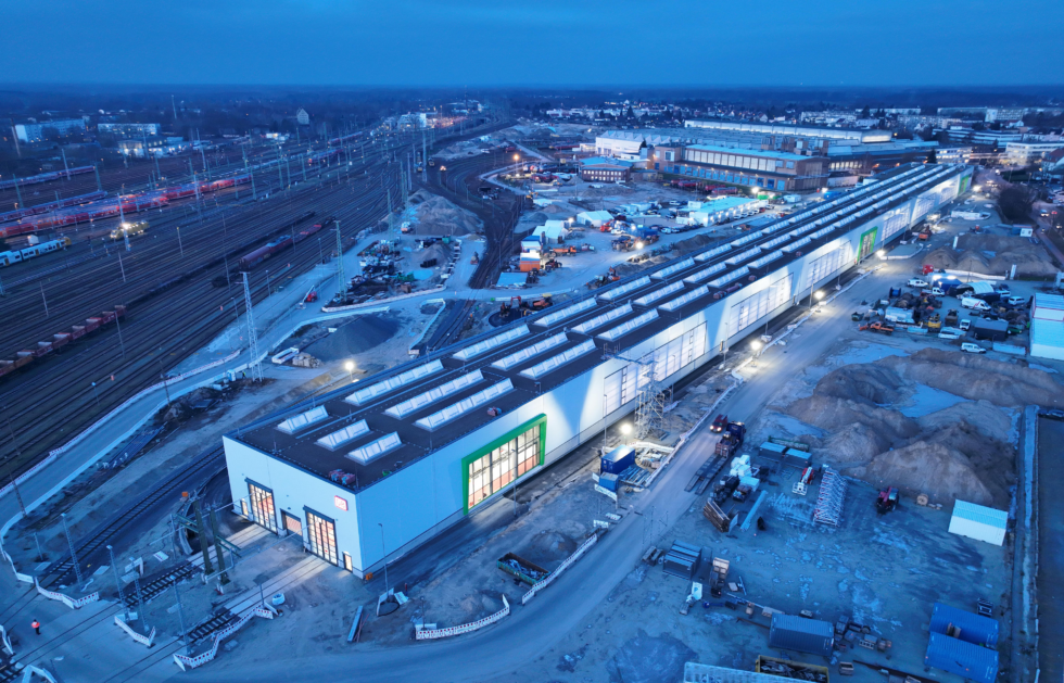 Deutsche Bahn eröffnet ICE-Instandhaltungswerk in Cottbus in Rekordzeit ...