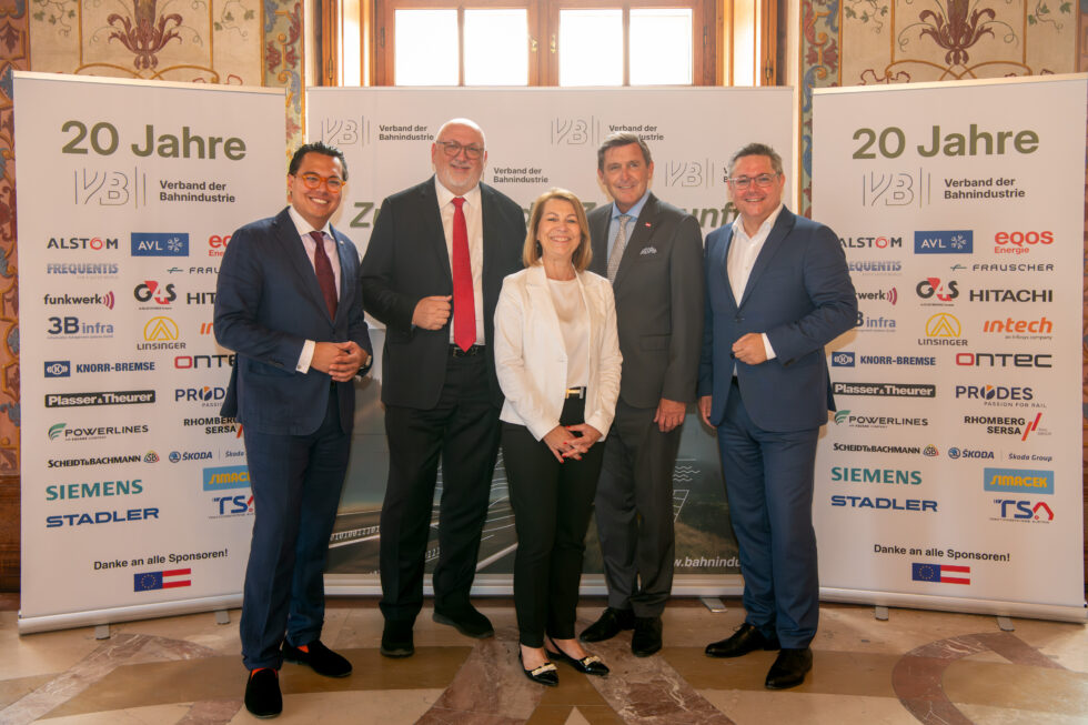 Talgo präsentiert auf der InnoTrans Talgo 230 für Dänemark und ICE L ...