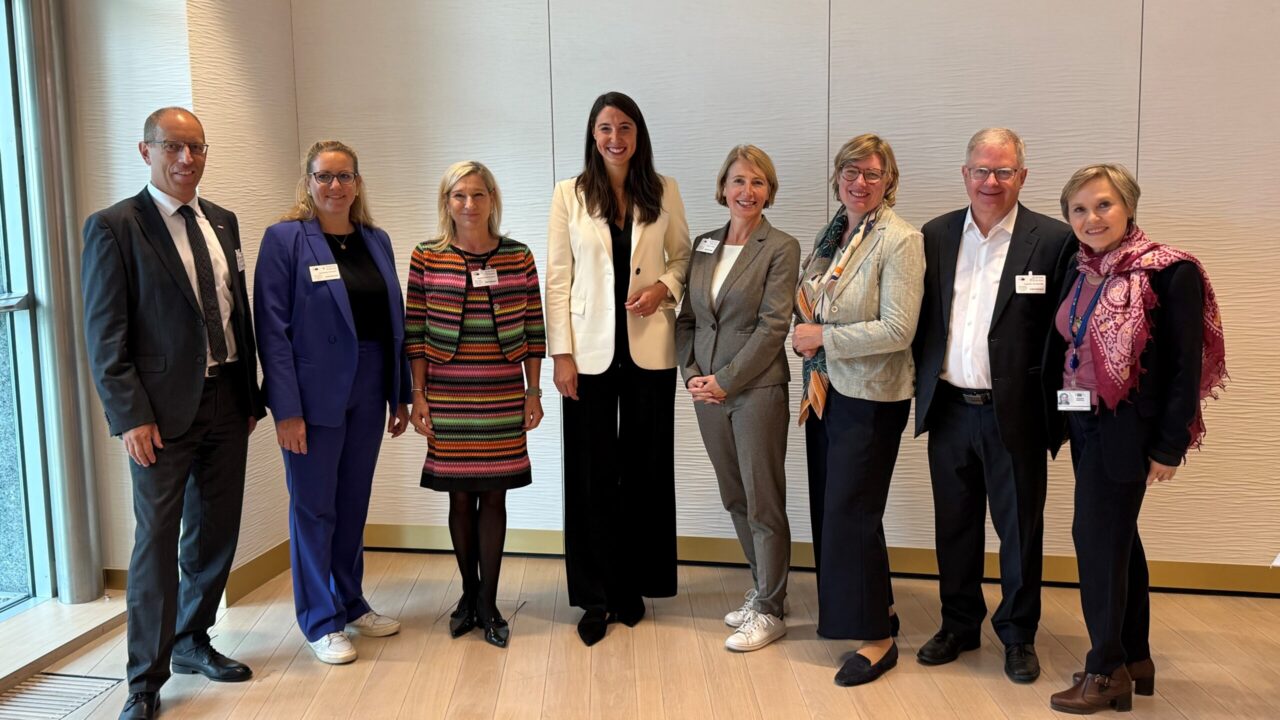 Siemens eröffnet Zugfabrik und Servicezentrum in München-Allach ...